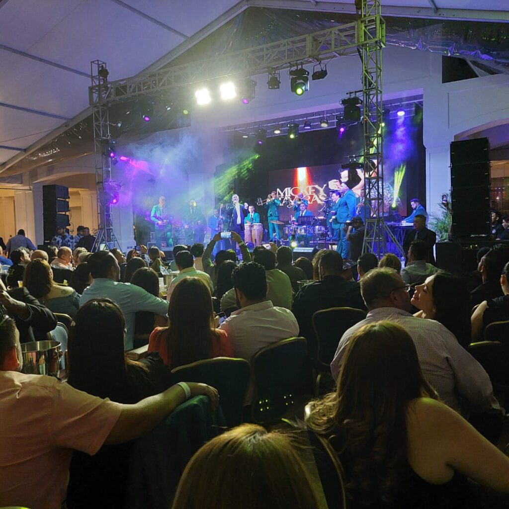 Mickey Taveras el romántico de la salsa tuvo una velada con los ...