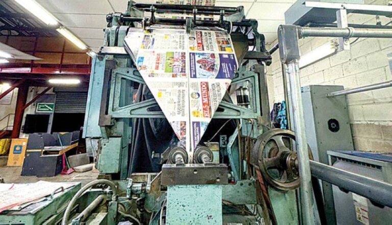 Despues de 57 años Diario El Mundo lanza su última edición impresa ...