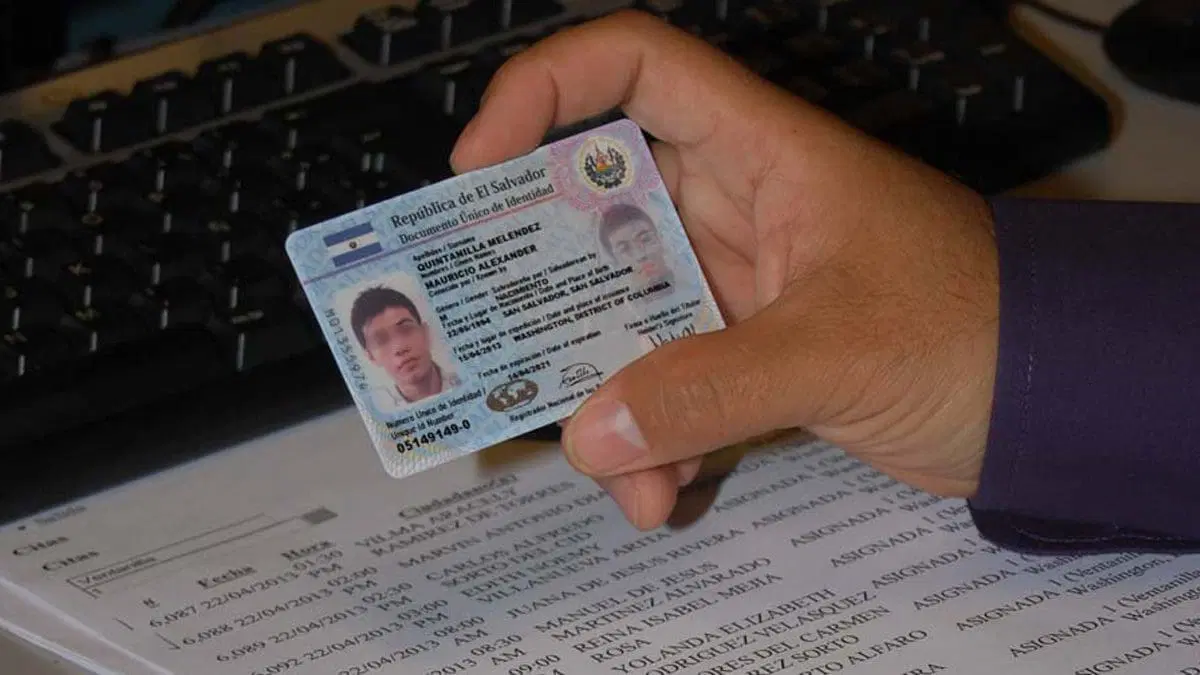 Salvadoreños pueden tramitar el DUI con comprobante digital si el pago ...
